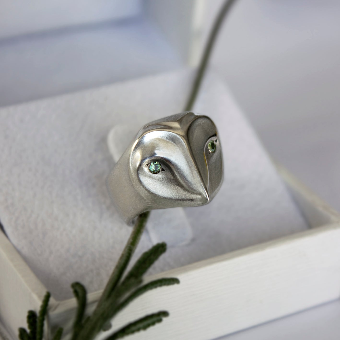 Barn Owl Ring – Sage Green Sapphires | Owl Jewelry | Elina Gleizer